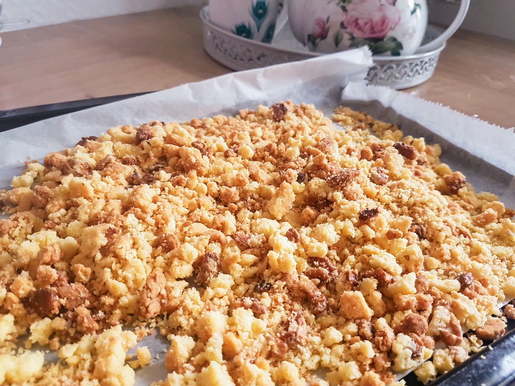 Crumble aux noix et fruits en bocaux - Ça a Leyre bon