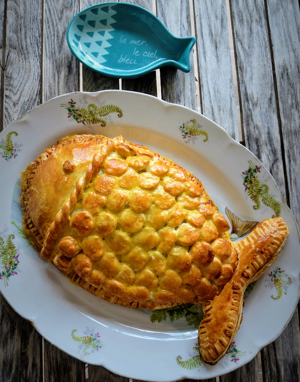 Pâté feuilleté de Pâques épinard-saumon, en forme de poisson - Ça a ...