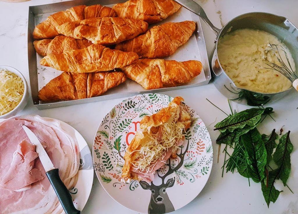 Croissants fourrés à la béchamel aux herbes - Ça a Leyre bon