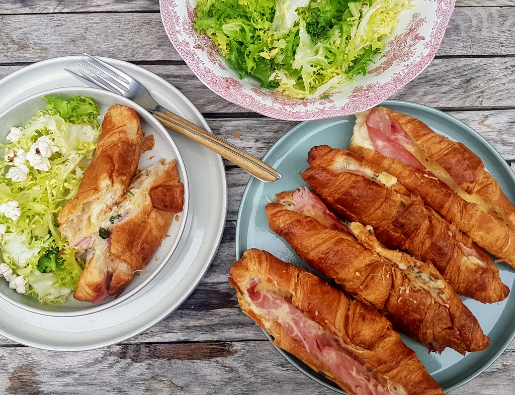 Croissants fourrés à la béchamel aux herbes - Ça a Leyre bon