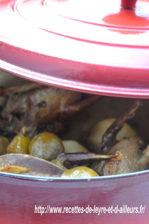 Pigeons farcis en cocotte, confit de poires sur un lit d'épinards ...