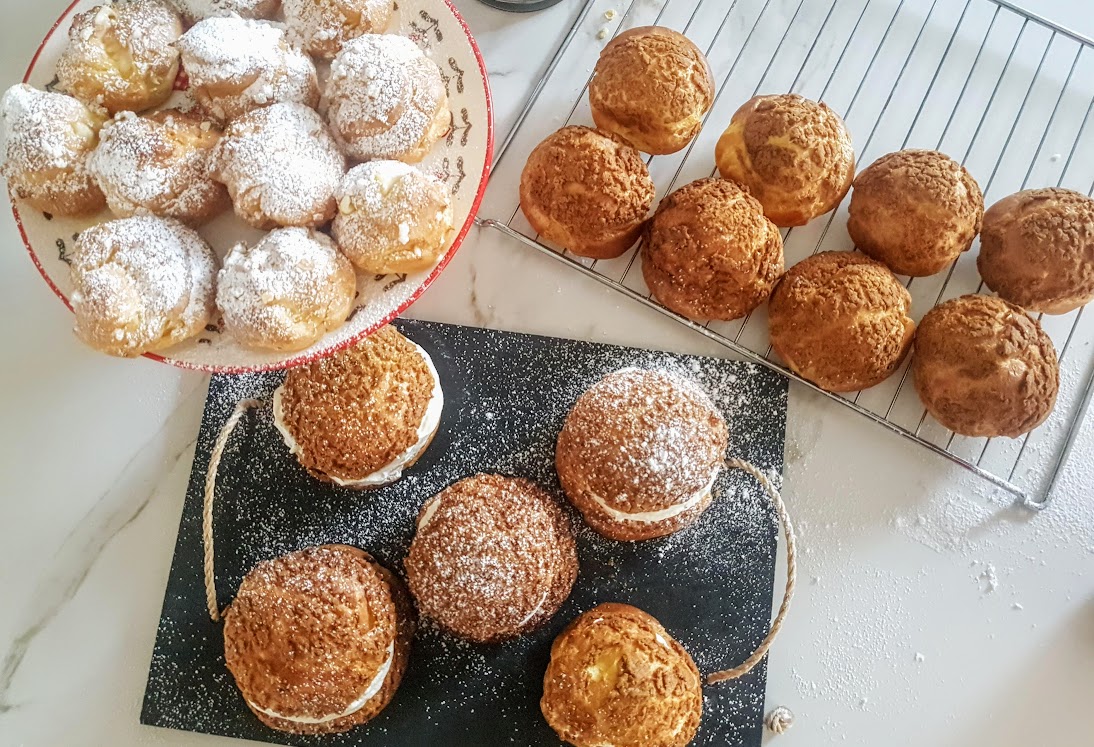 Choux avec craquelin fourré à la chantilly mascarpone, brunoise fruits ...