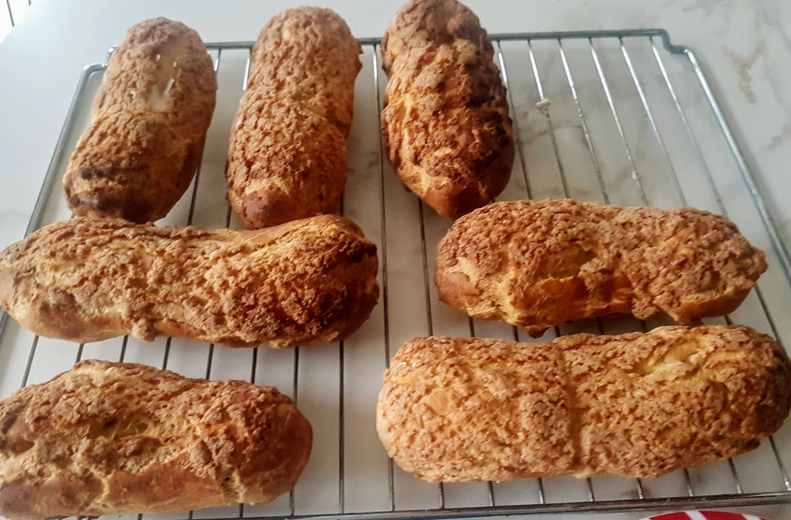 Eclair avec craquelin à la chantilly mascarpone vanillée - trucs et ...