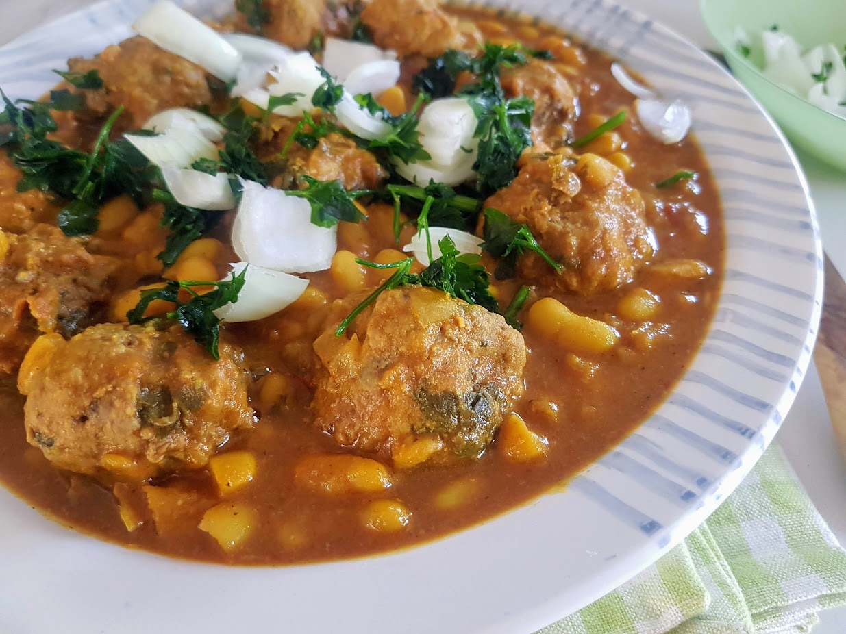 Ragoût d'haricots blancs et de boulettes à la viande (marKet loubia ...