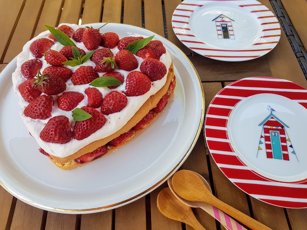 Génoise garnie aux fraises, façon fraisier simple - Ça a Leyre bon