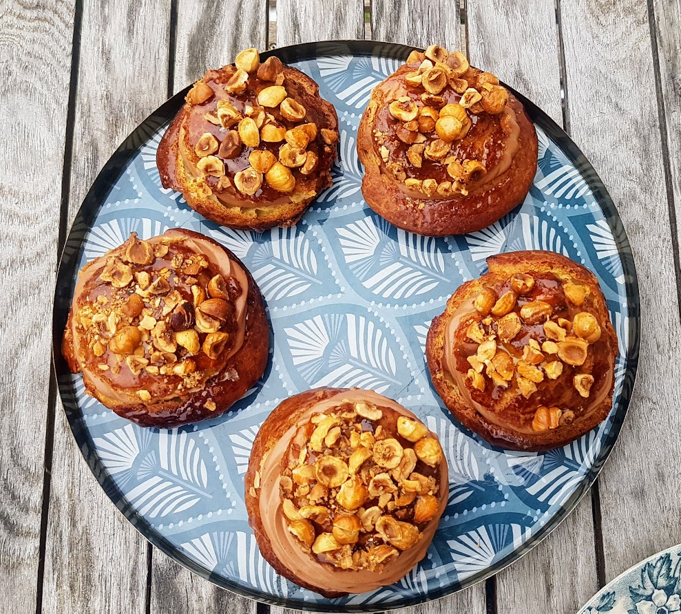 Choux ganache chocolat et croquant aux noisettes - Ça a Leyre bon